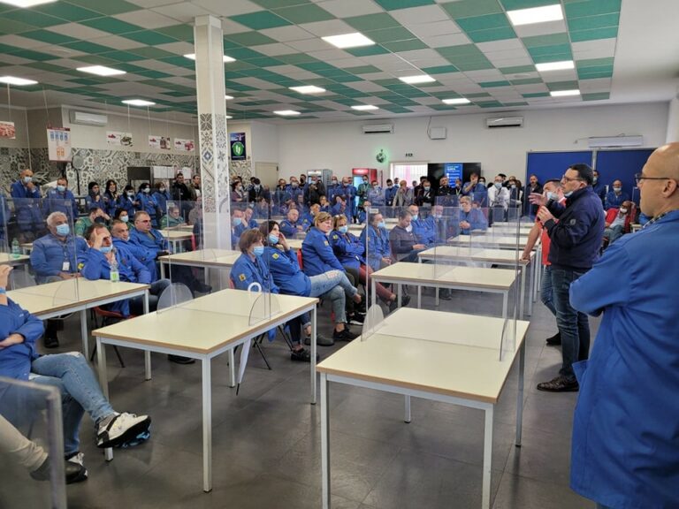 Jabil, una al minuto: azienda aumenta pure la mensa ai dipendenti