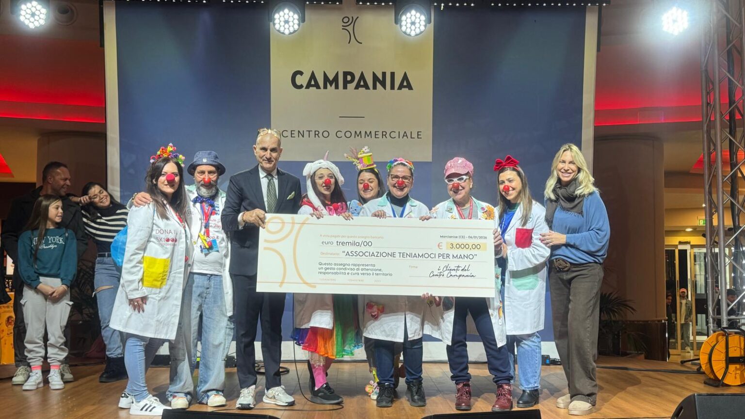 Babbo Natale, grazie alle foto donati 10mila euro alle associazioni