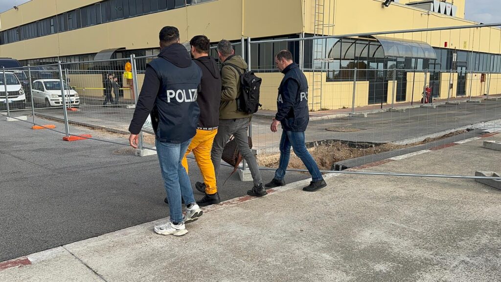 Rimpatriati i 4 della gang che ha assaltato la banca in centro