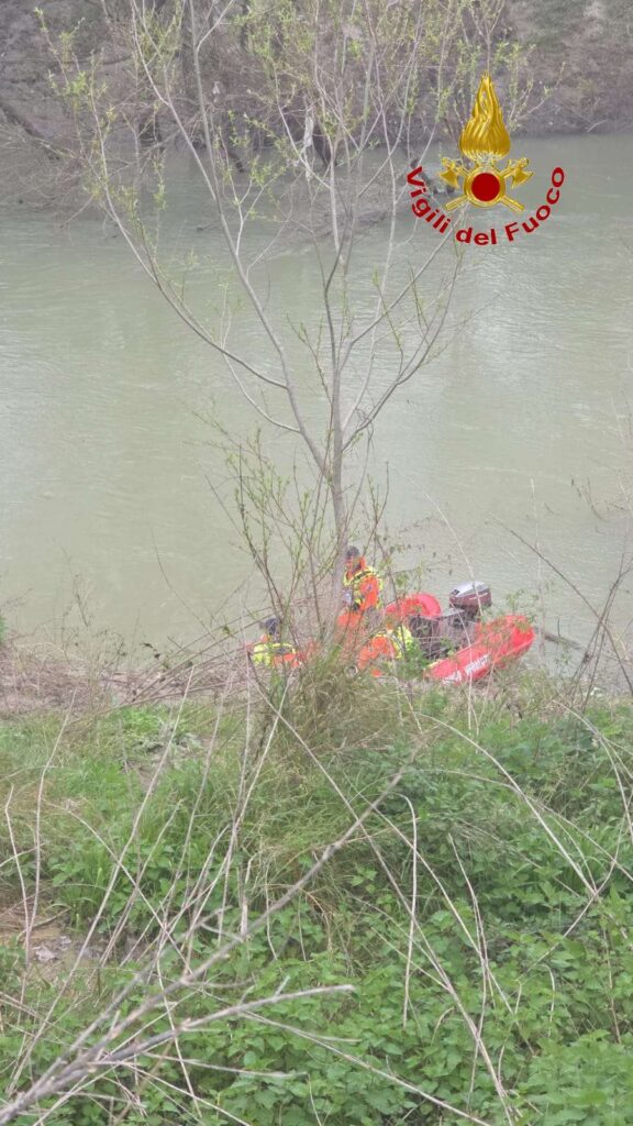 Si getta nel fiume durante il Carnevale, trovato morto dopo giorni di ...